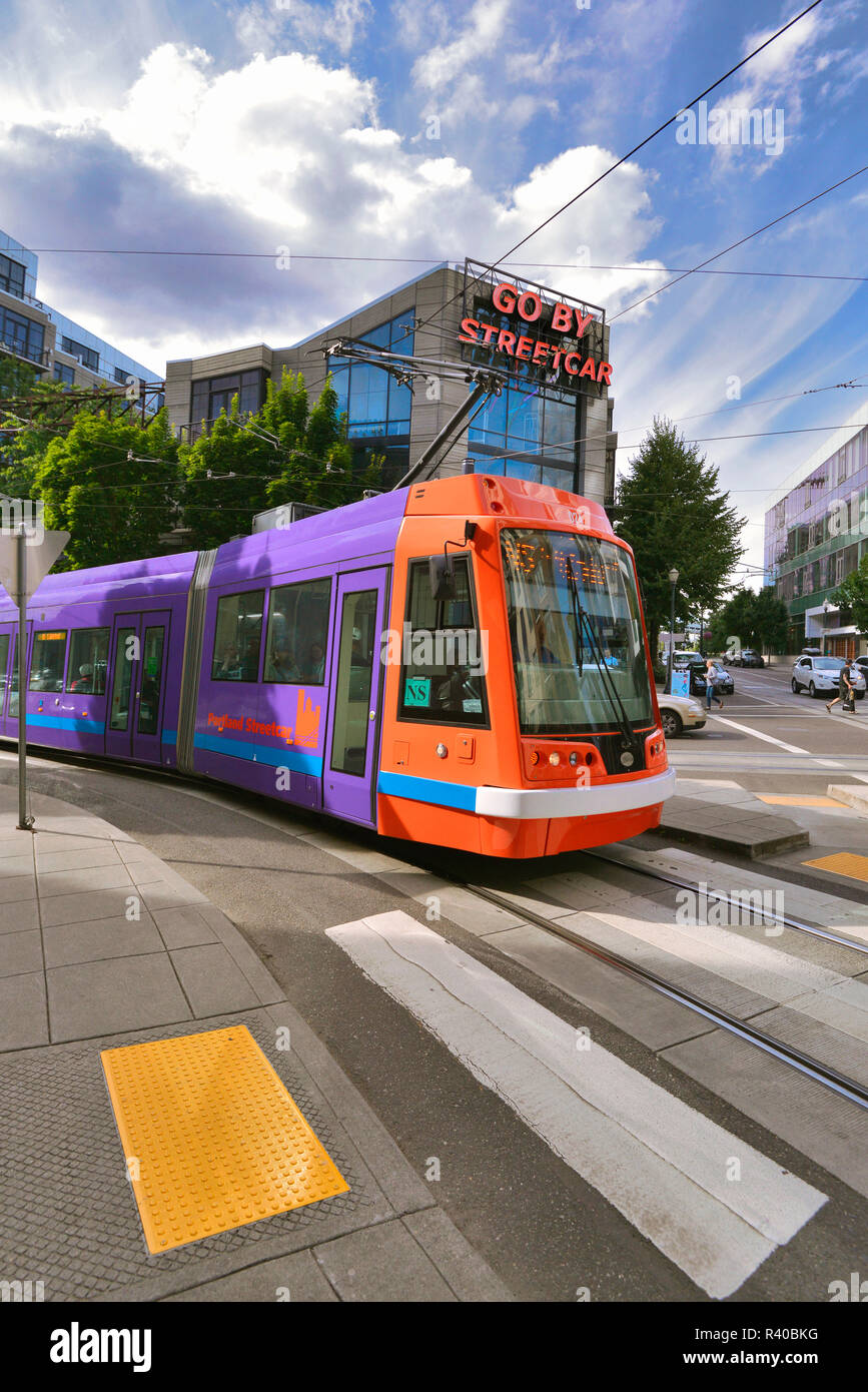 Portland streetcar hi-res stock photography and images - Alamy