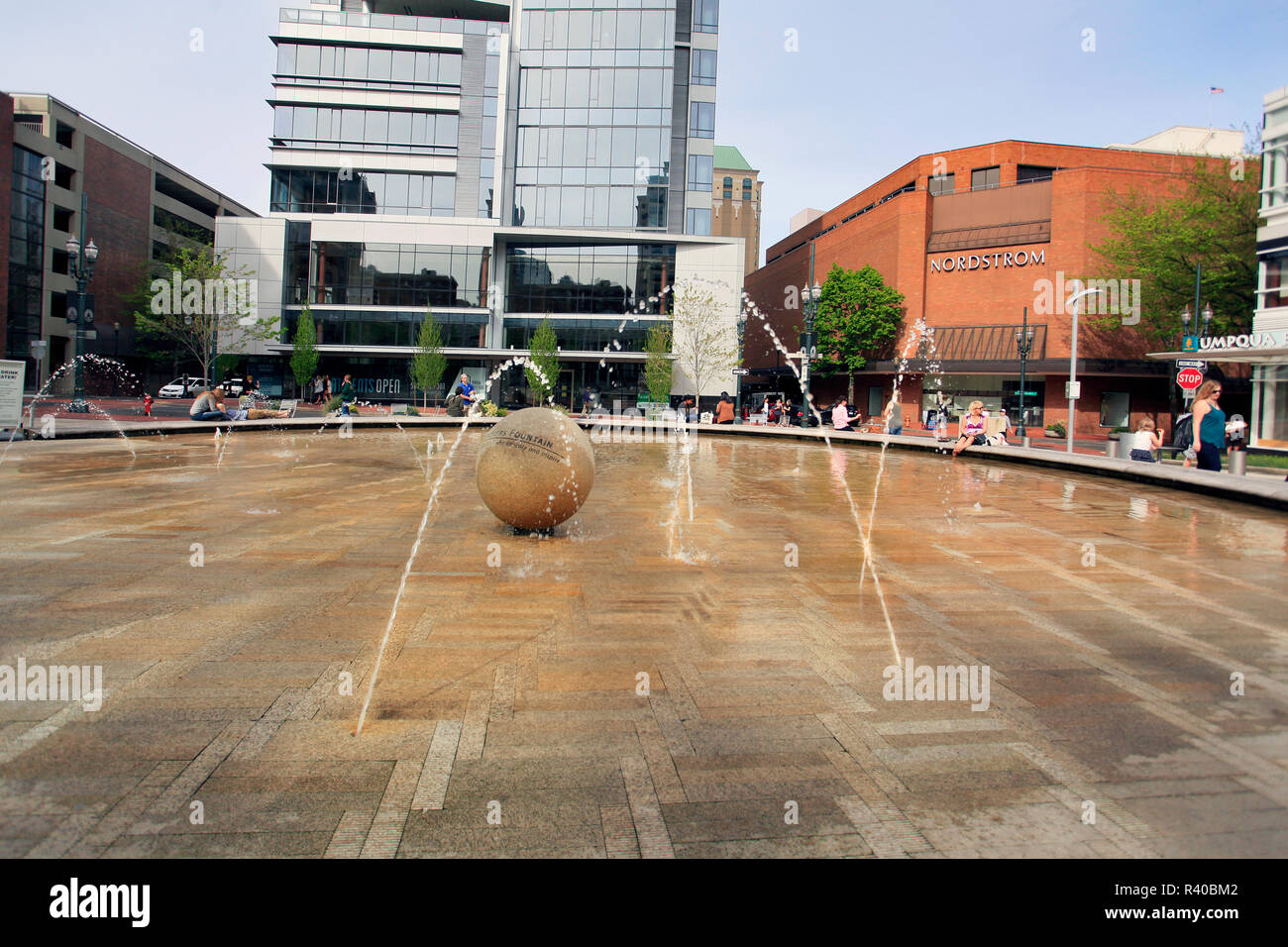 USA, Oregon, Portland. Teachers Fountain in downtown Portland Oregon ...