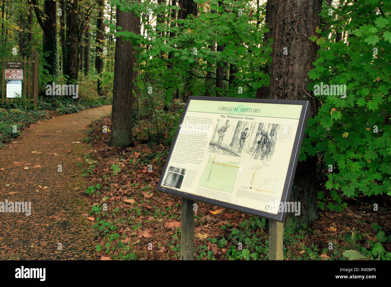 USA, Oregon, Portland. Trail and sign to the historic Willamette Stone ...