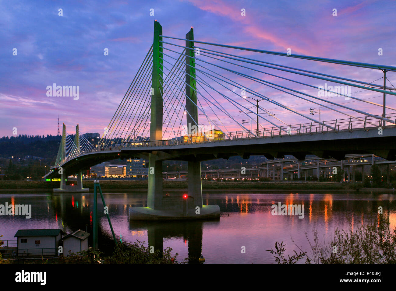 Portland tilikum bridge hi-res stock photography and images - Alamy