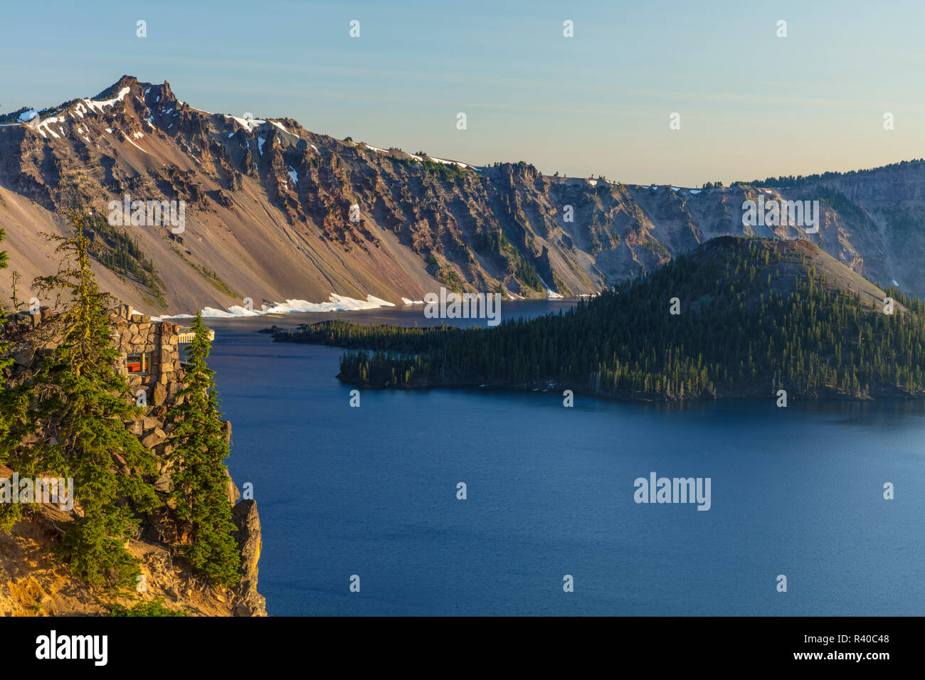 Sinnott Memorial Observation Station at Crater Lake National Park ...