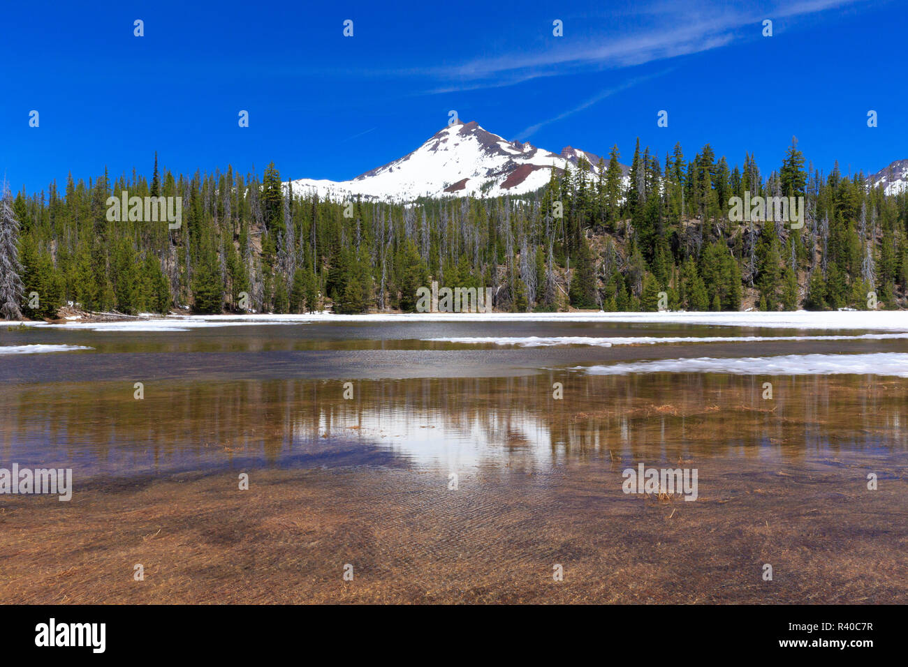 Cascade lakes scenic highway hi-res stock photography and images - Alamy