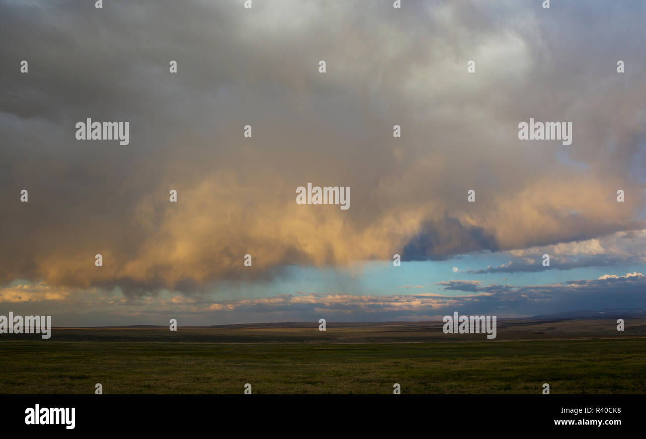 Storm over prairie hi-res stock photography and images - Alamy