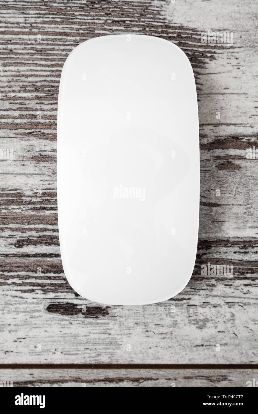 Wireless White Modern Computer Mouse Stock Photo - Alamy