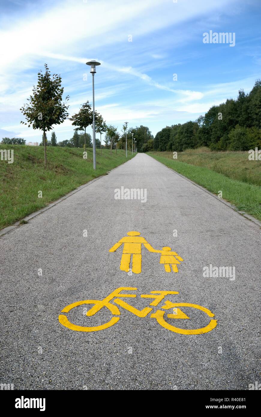 Bitumen paint hi-res stock photography and images - Alamy