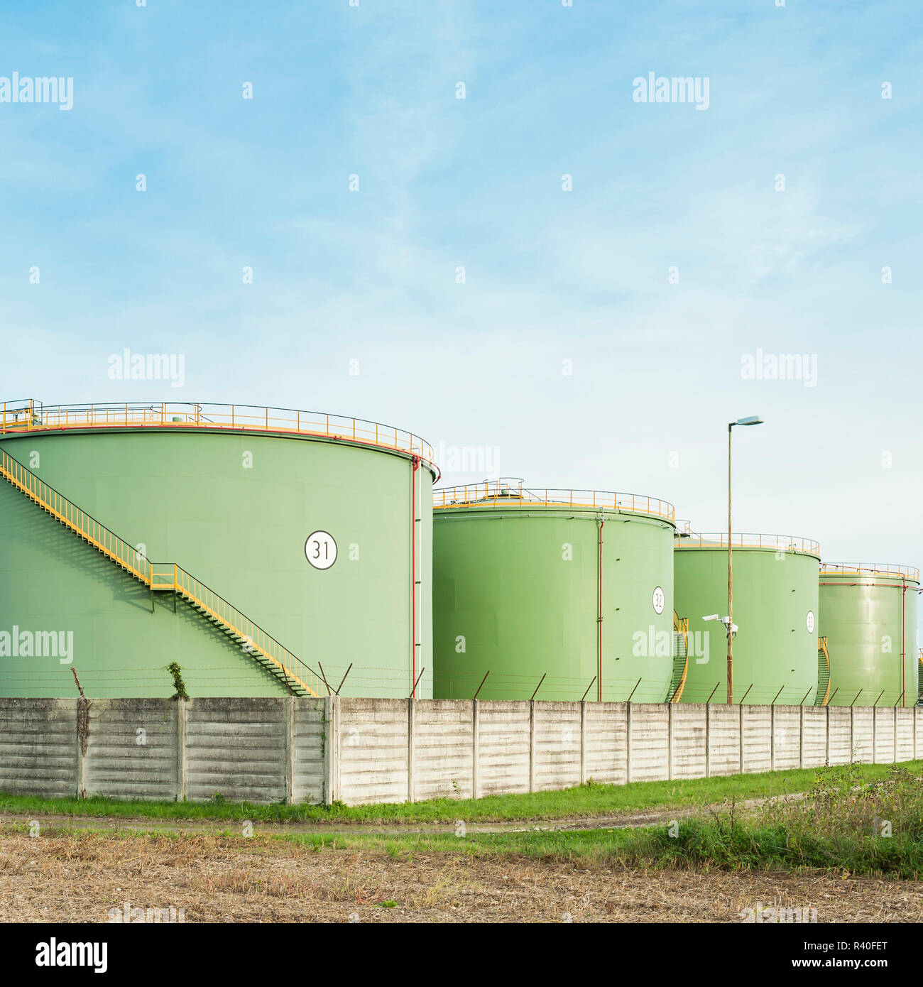 Petroleum oil storage silos refinery hi-res stock photography and ...