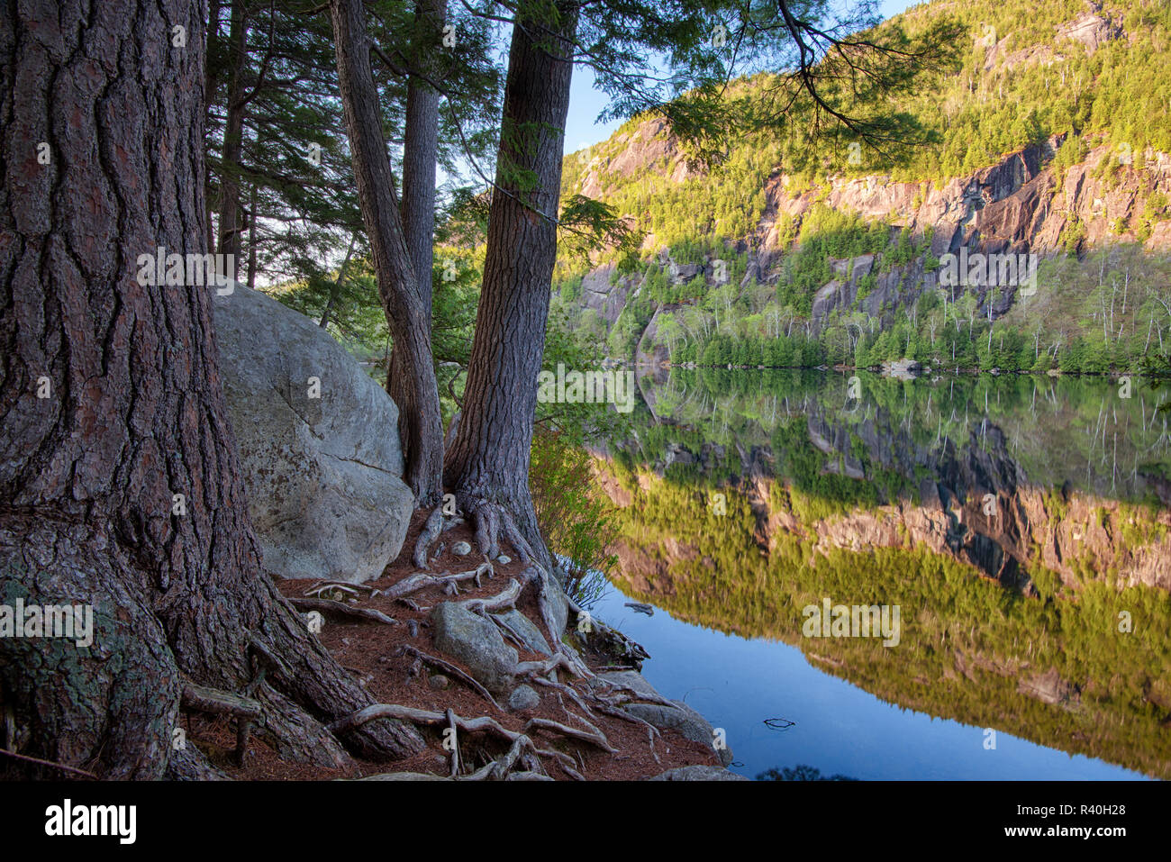 Chapel pond hi-res stock photography and images - Alamy