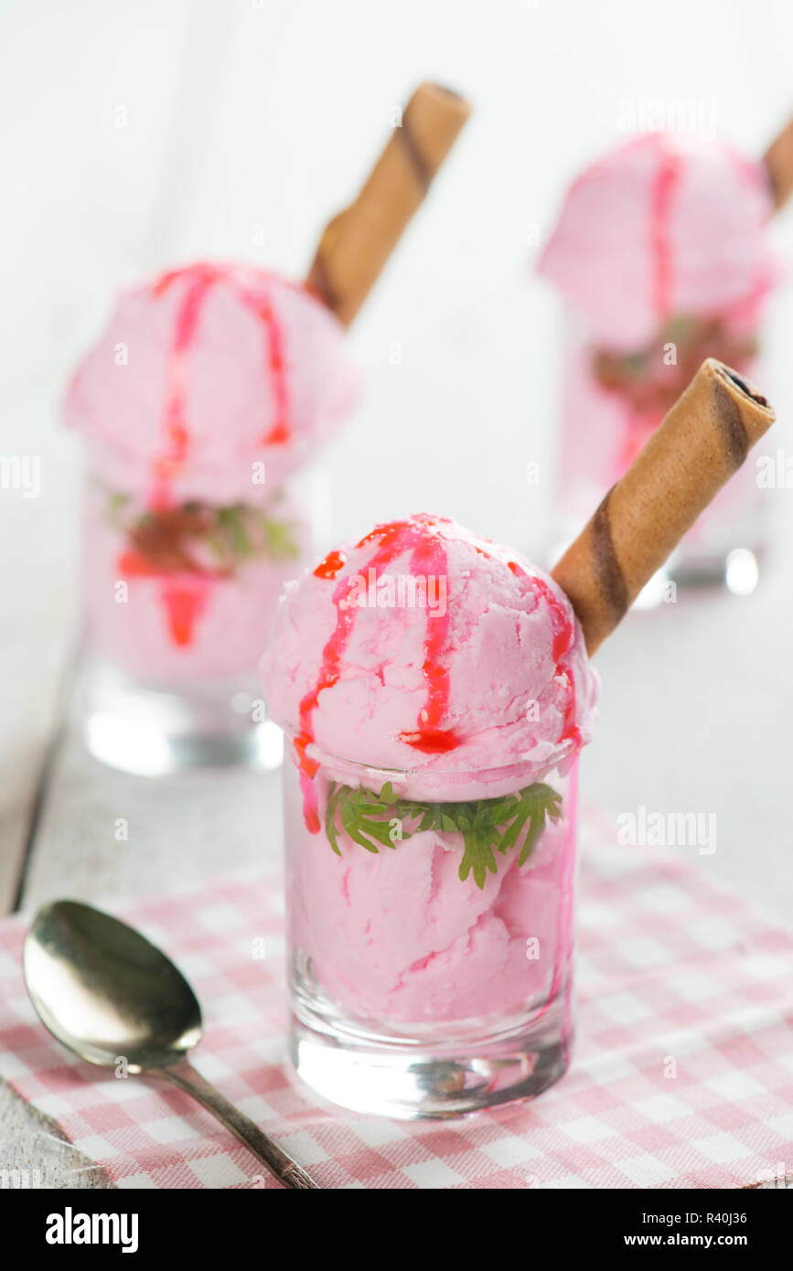 Cups of pink ice cream Stock Photo - Alamy