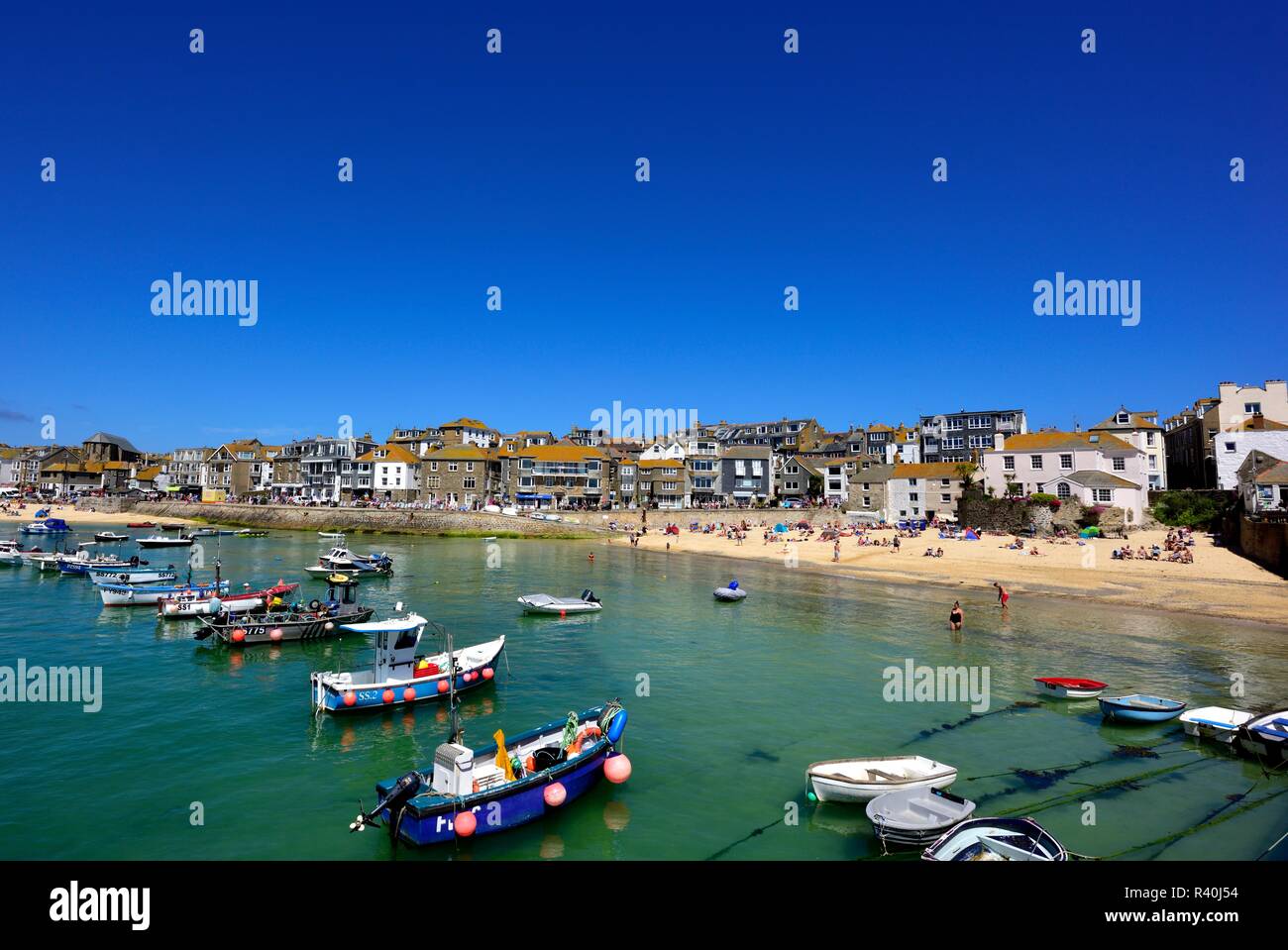 St ives harbour beach hi-res stock photography and images - Alamy