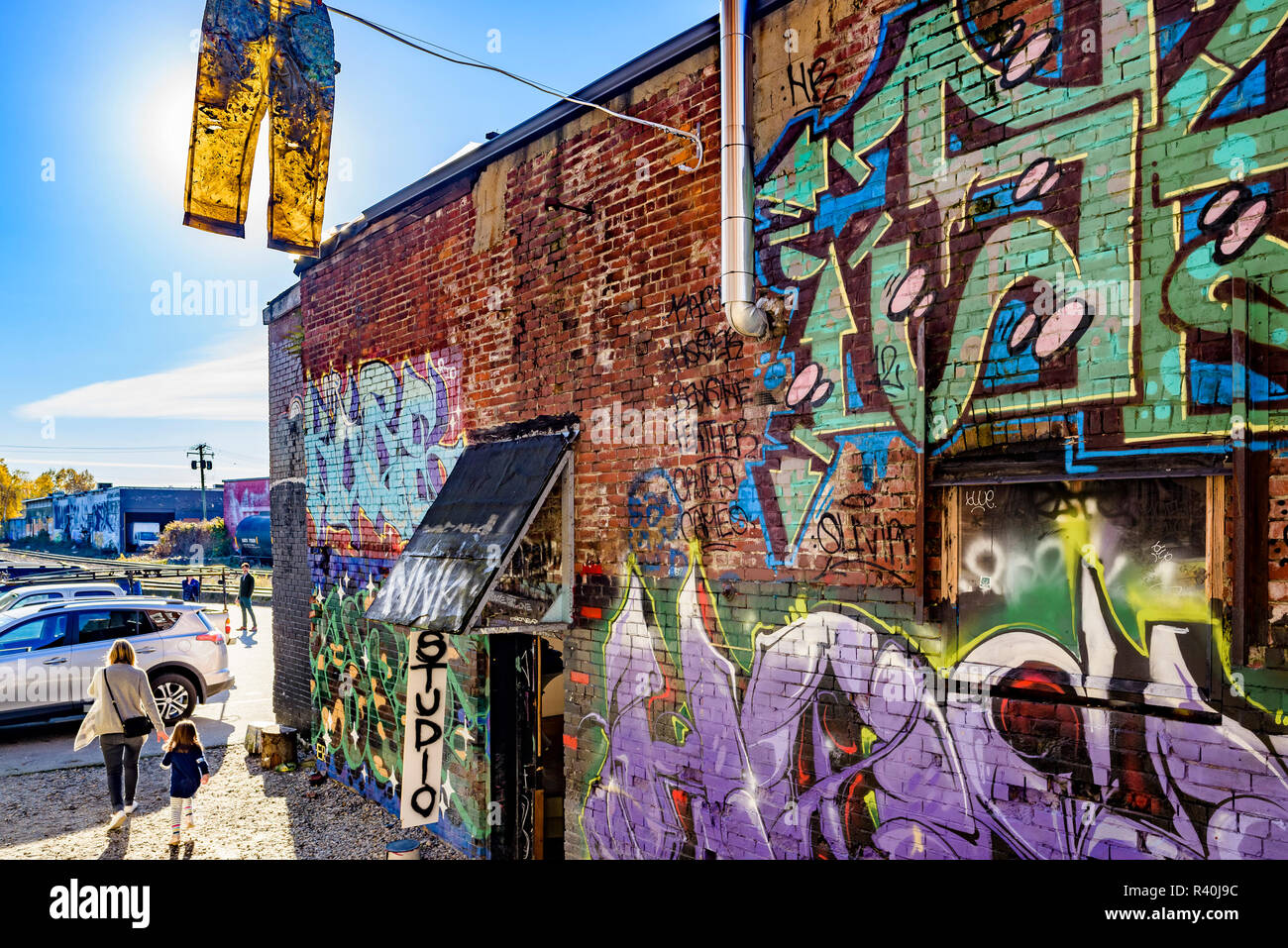 Mural back alley hi-res stock photography and images - Alamy