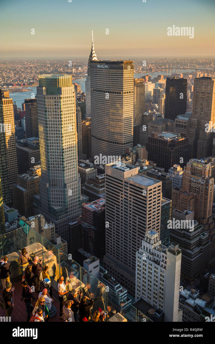 USA, New York City, Midtown Manhattan, visitors to the Top of The Rock ...