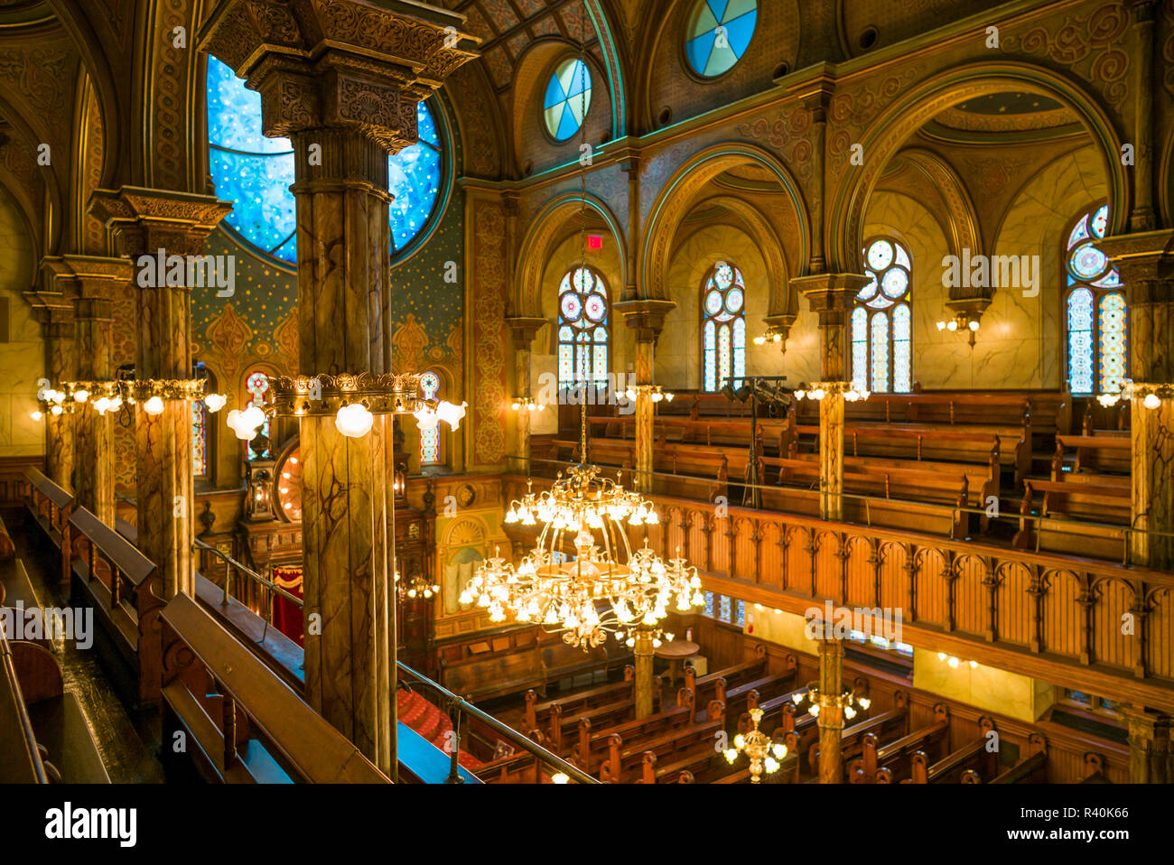 USA, New York City, Lower Manhattan, Lower East Side, Eldridge Street ...