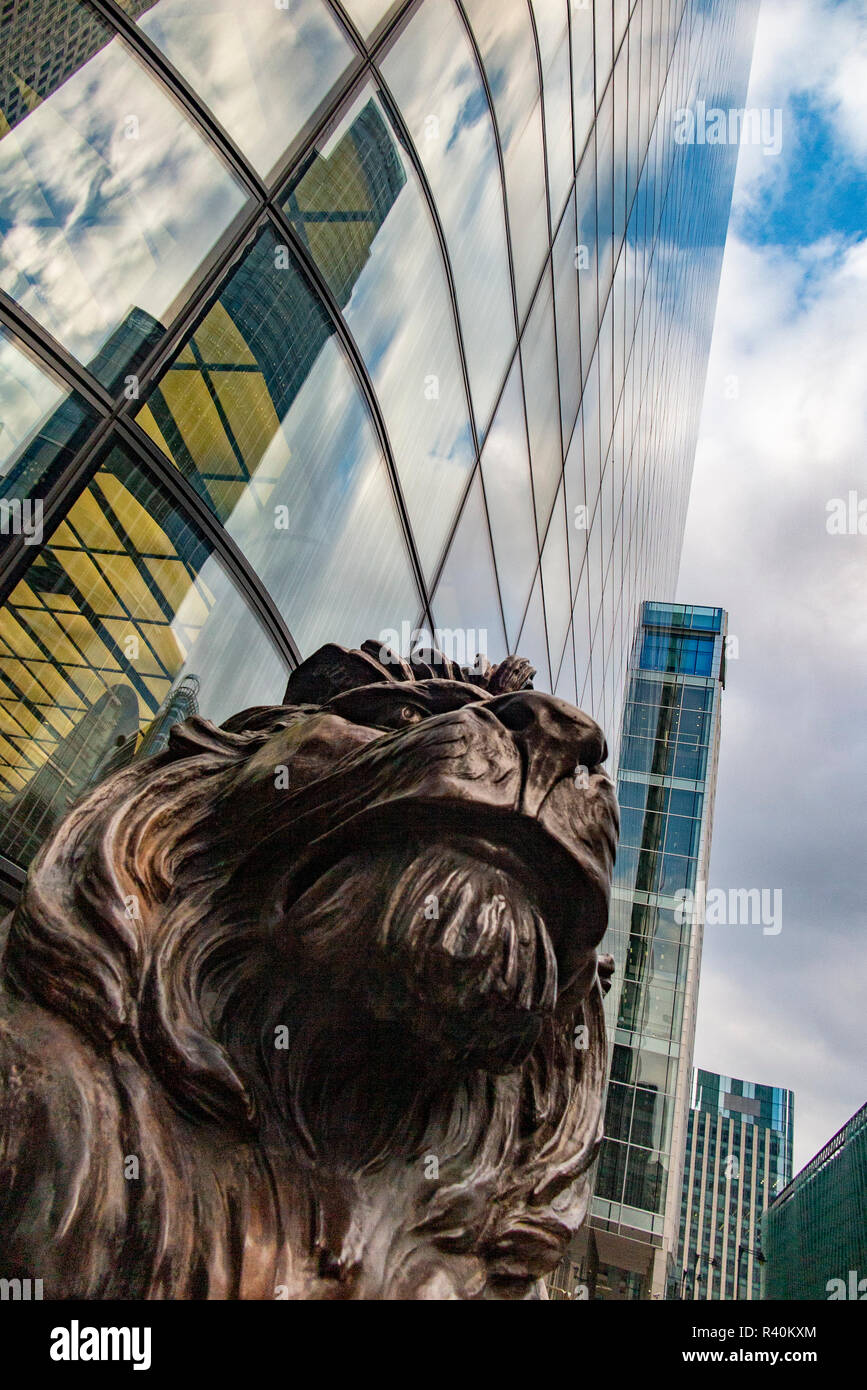 Lion banking hi-res stock photography and images - Alamy