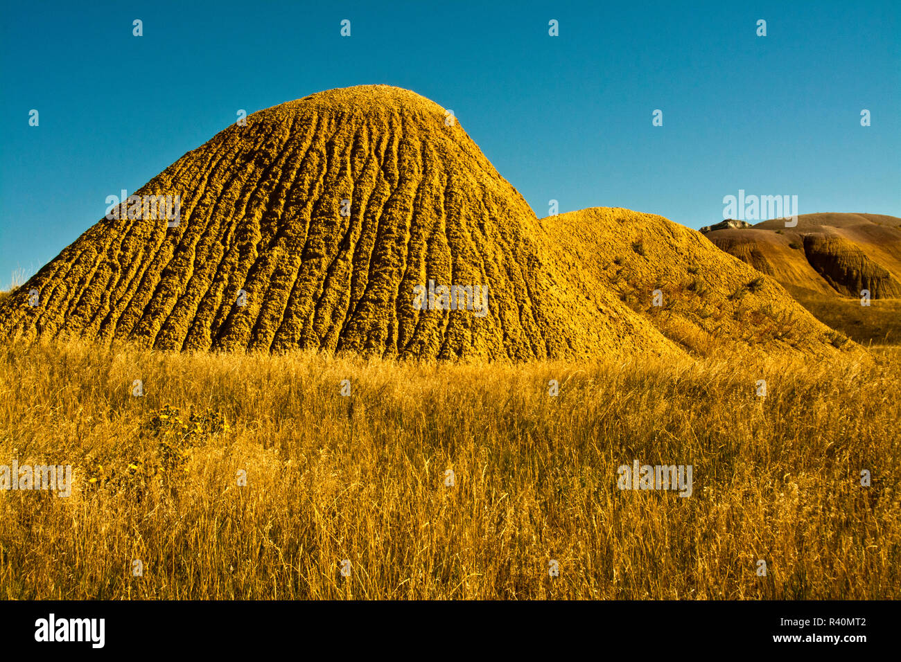 Yellow mound, Badlands Loop Road, Badlands National Park, South Dakota ...