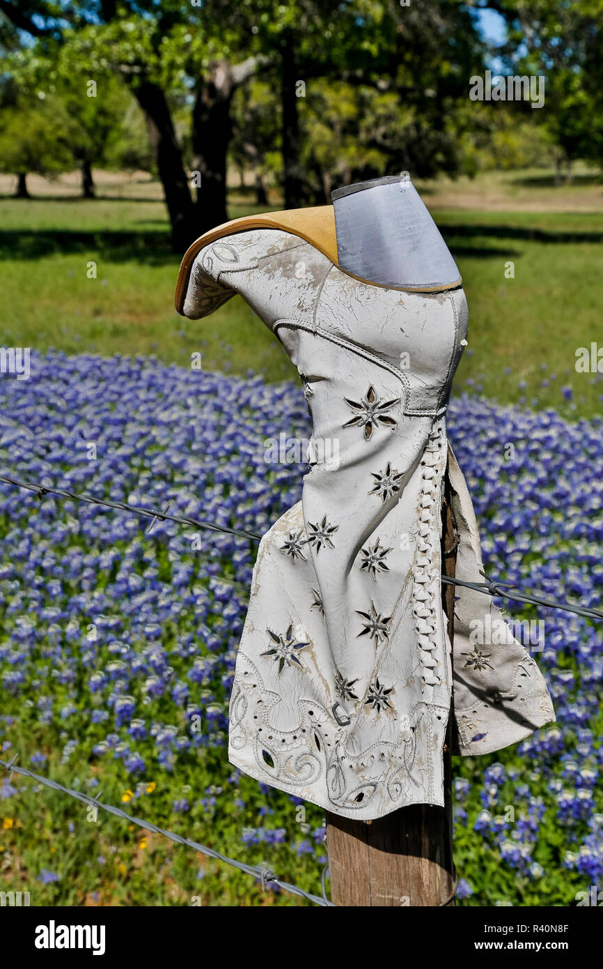 Bonnet and boots hi-res stock photography and images - Alamy