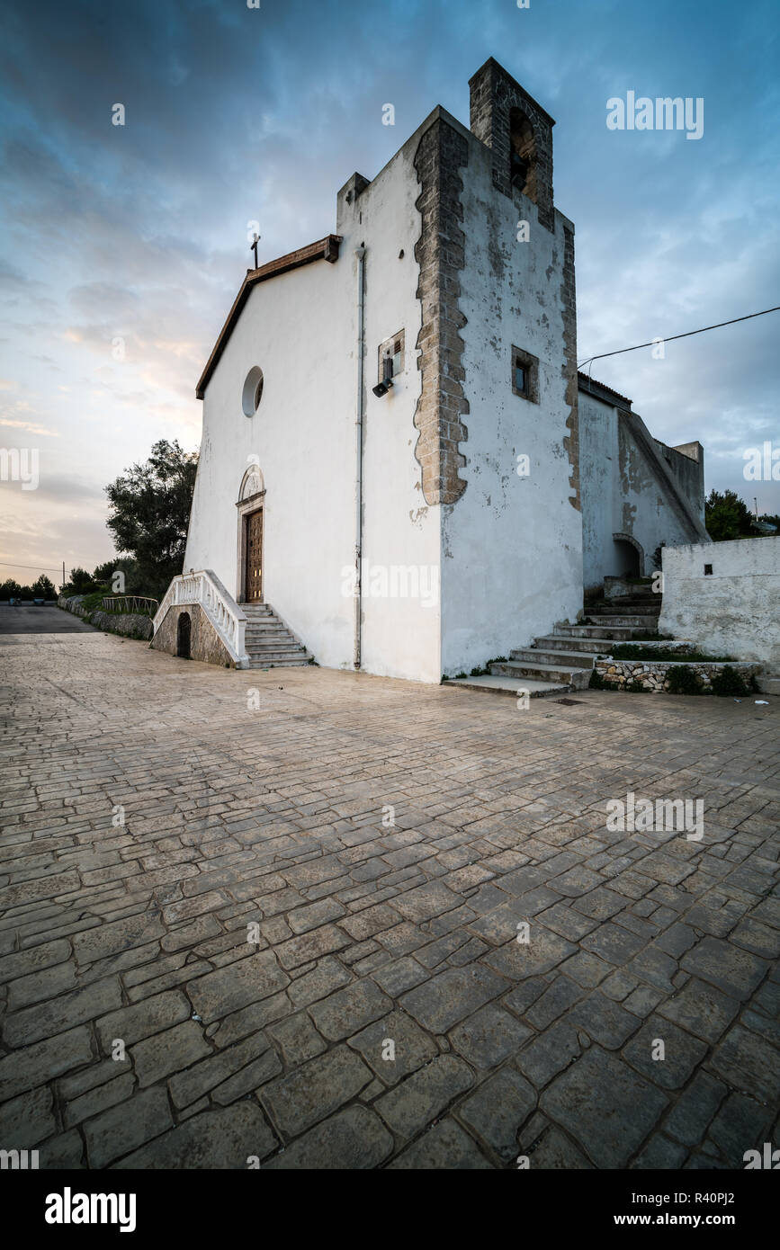 White churh hi-res stock photography and images - Alamy