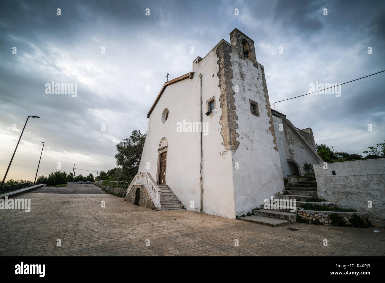 White churh hi-res stock photography and images - Alamy