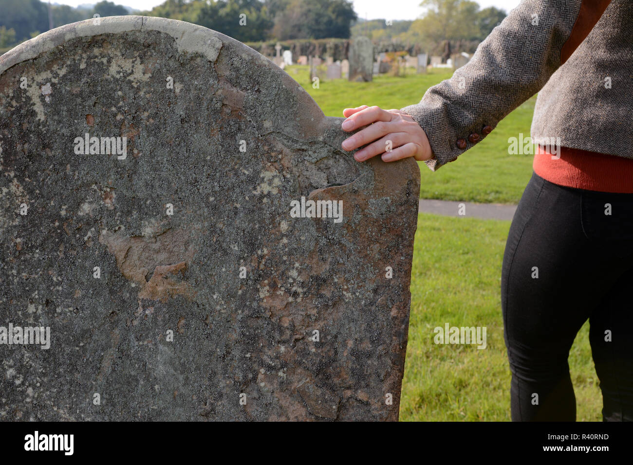Gravestone mourning hi-res stock photography and images - Alamy
