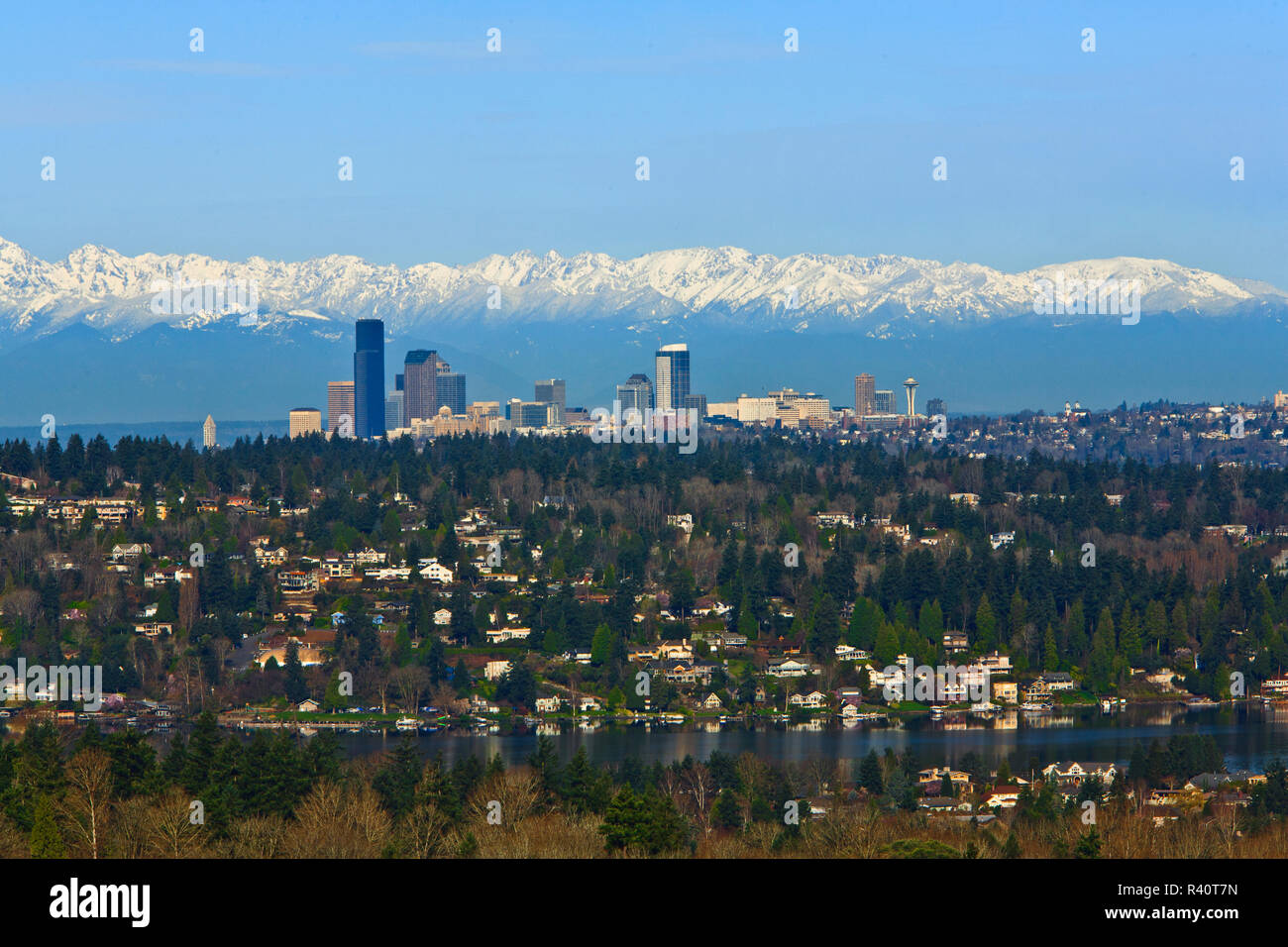 USA, Washington State. Lake Washington, Mercer Island, Seattle skyline ...