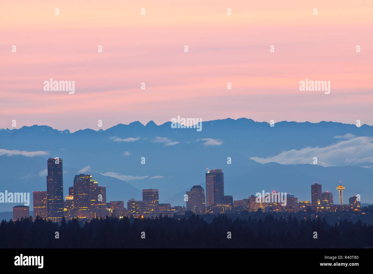 Bellevue washington mountain hi-res stock photography and images - Alamy