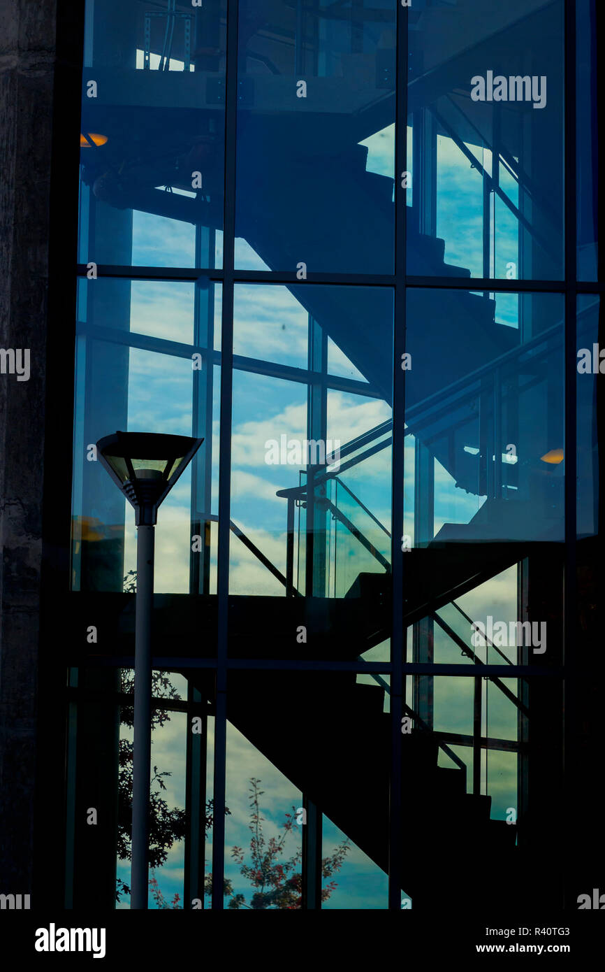 Office building stairs hi-res stock photography and images - Alamy