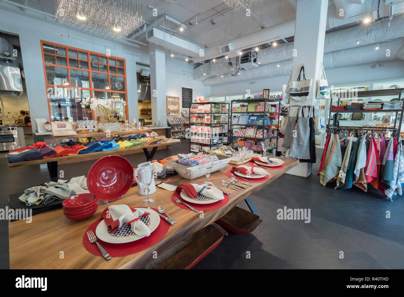 USA, Washington State, Bellevue. Home goods shop in downtown building ...