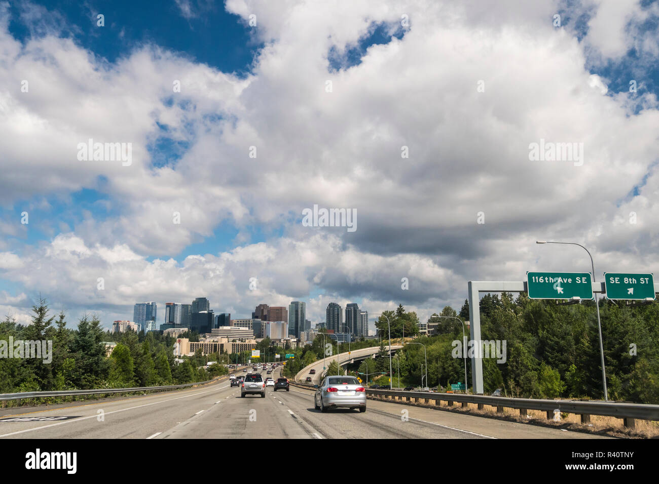 USA, Washington State, Bellevue. Cars on I-405 heading north into ...