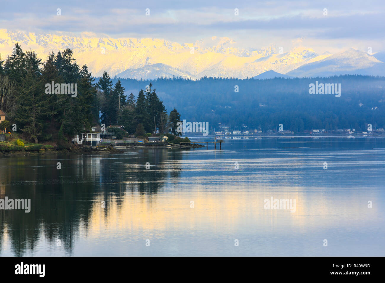 Bremerton, Washington State. Olympic Mountain range snow reflection on ...