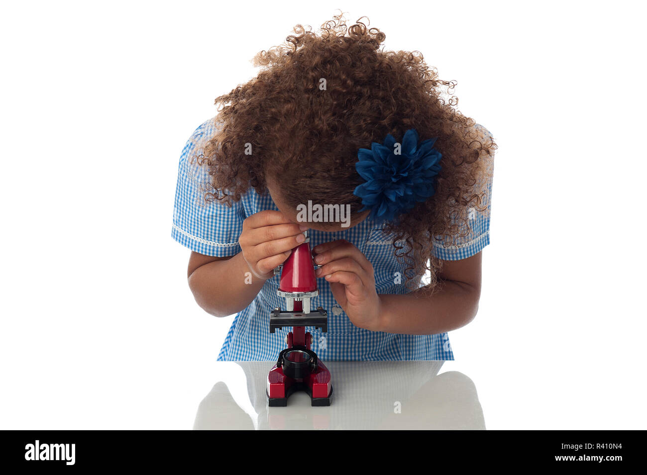 School girl using microscope hi-res stock photography and images - Alamy