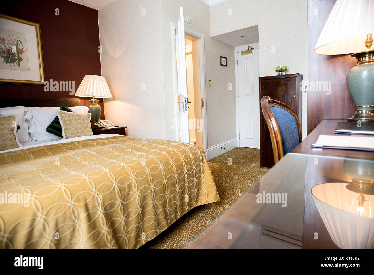 Modern double clean bedroom Stock Photo - Alamy
