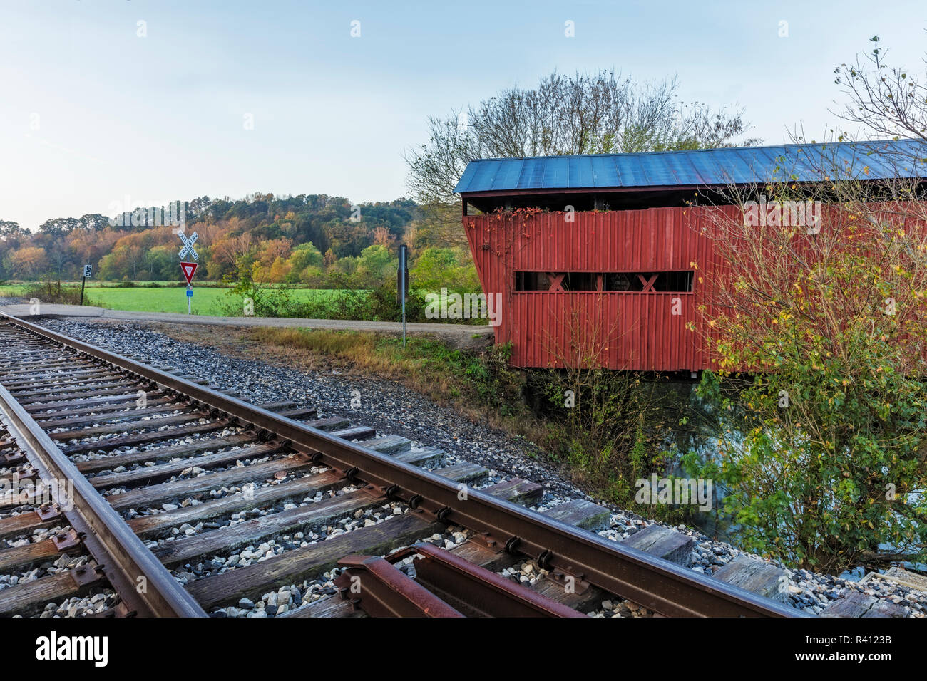 Palos Covered Bridge spans Sunday Creek in Athens County, Ohio, USA ...