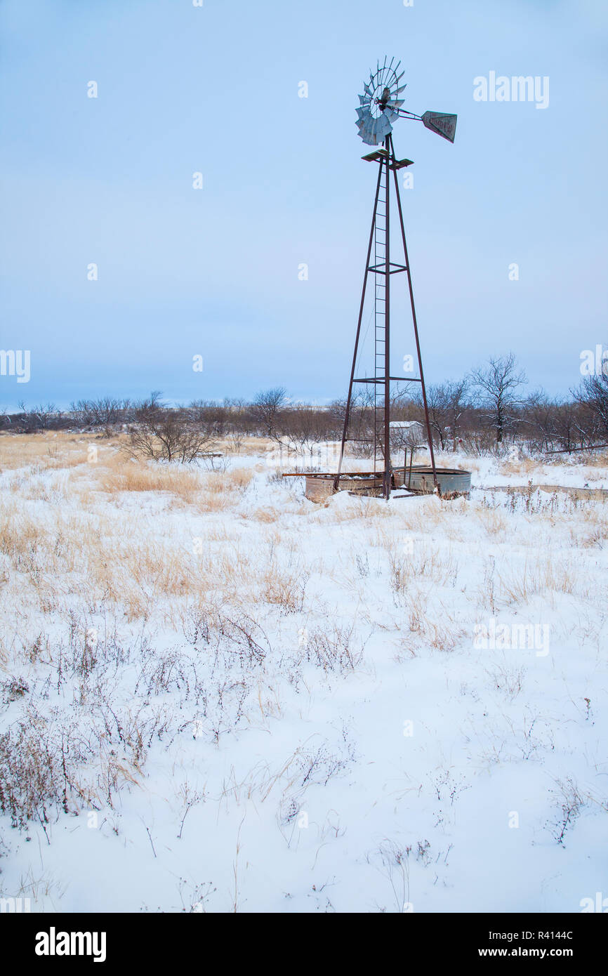 Snow on the prairie Stock Photo - Alamy