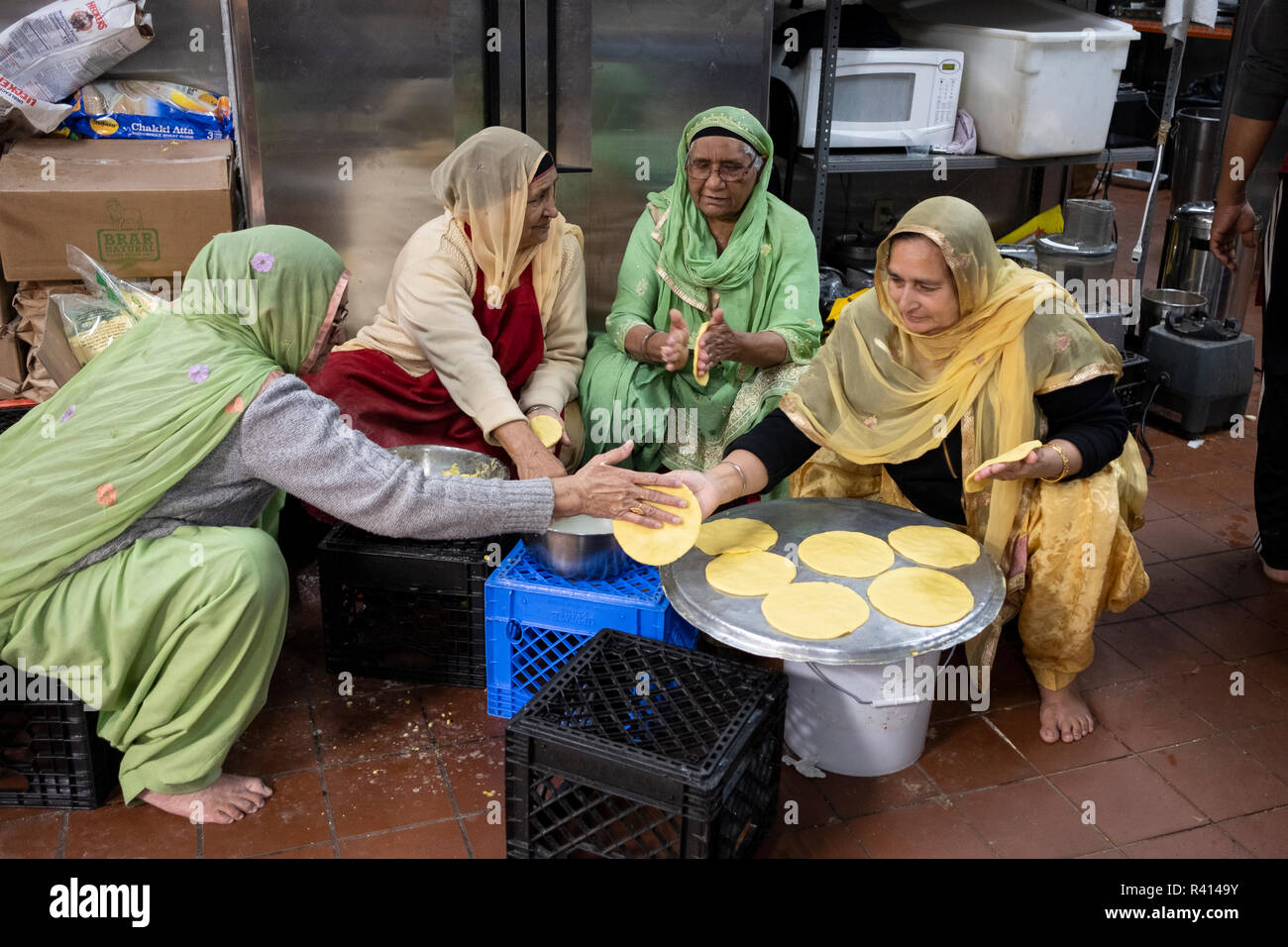 Langar kitchen hi-res stock photography and images - Alamy