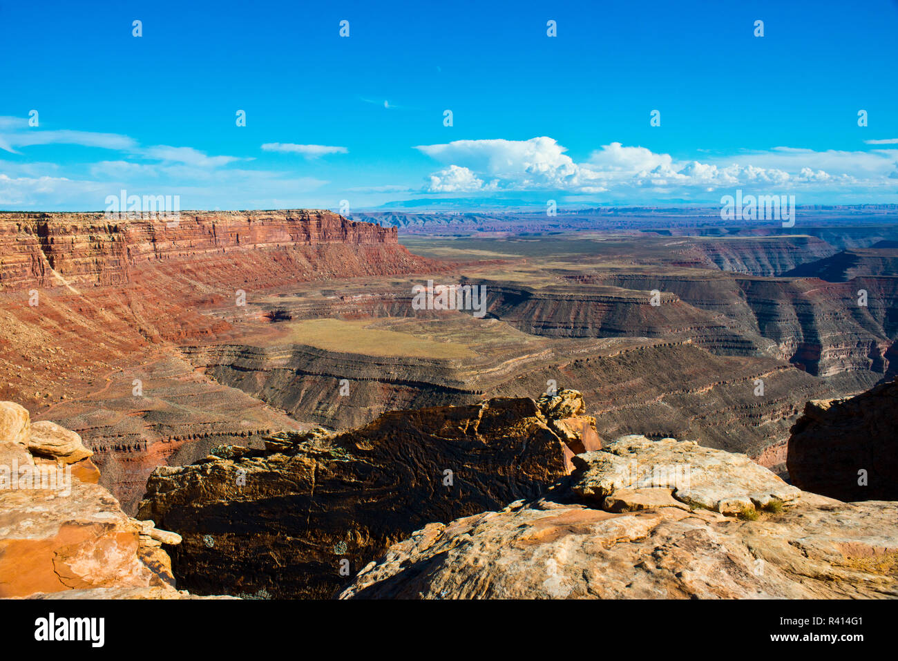 USA, Utah, Muley Point Overlook, San Juan Goosenecks, Bears Ears ...