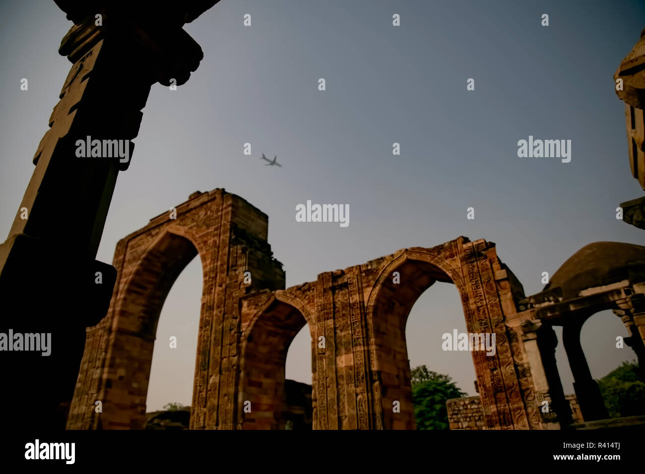 Slave dynasty arches hi-res stock photography and images - Alamy
