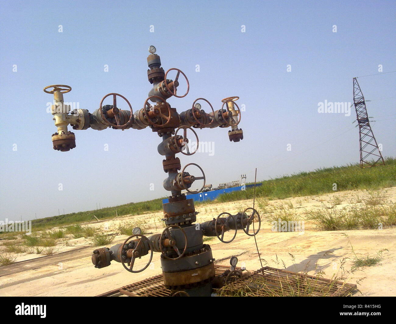 Equipment of an oil well Stock Photo - Alamy