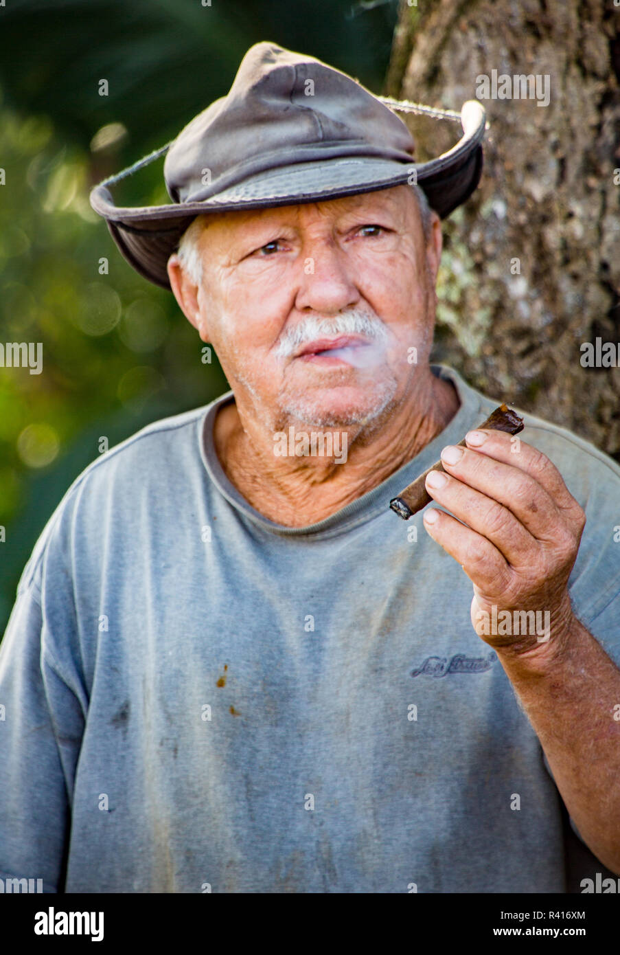 Elderly smoker retro hi-res stock photography and images - Alamy