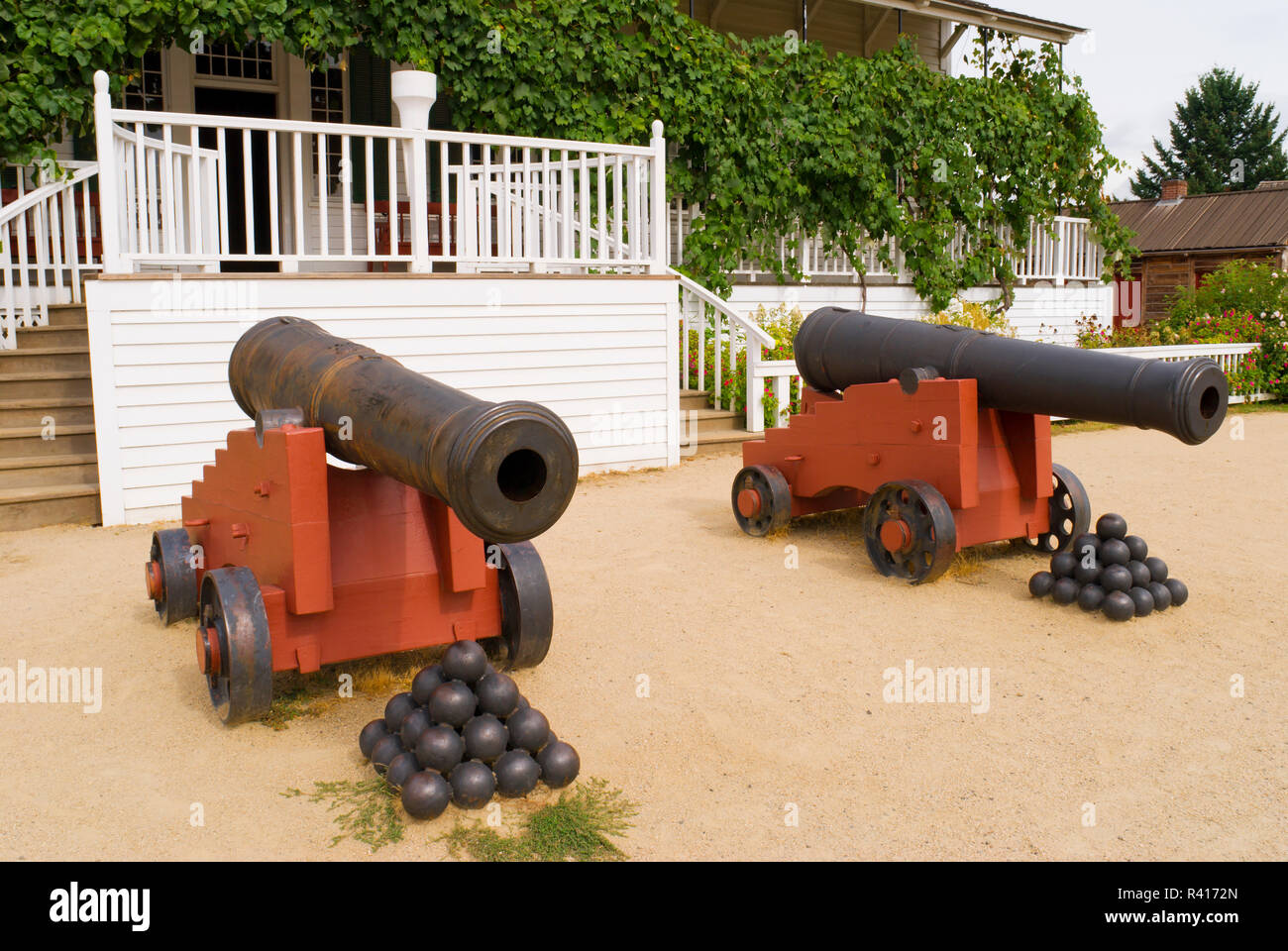 Cannons in front of the Chief Factor's Residence, Fort Vancouver ...