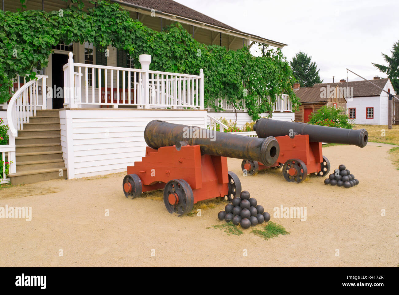 Cannons in front of the Chief Factor's Residence, Fort Vancouver ...