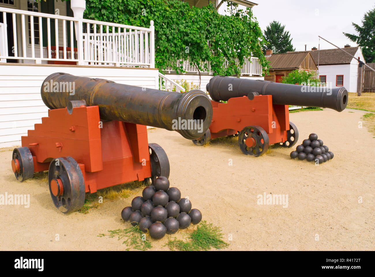 Cannons in front of the Chief Factor's Residence, Fort Vancouver ...