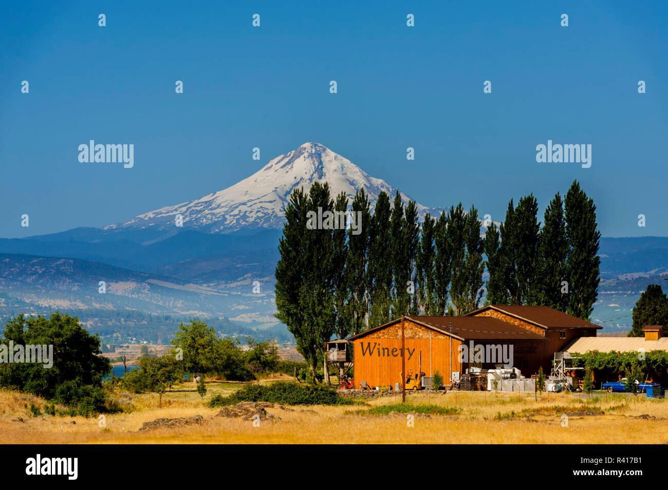 Cascade cliffs winery hi-res stock photography and images - Alamy