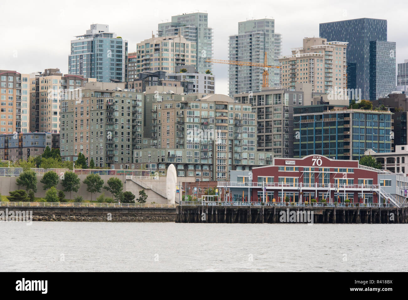 USA, Washington State, Seattle. Classic gray Seattle day. Dramatic 46 ...
