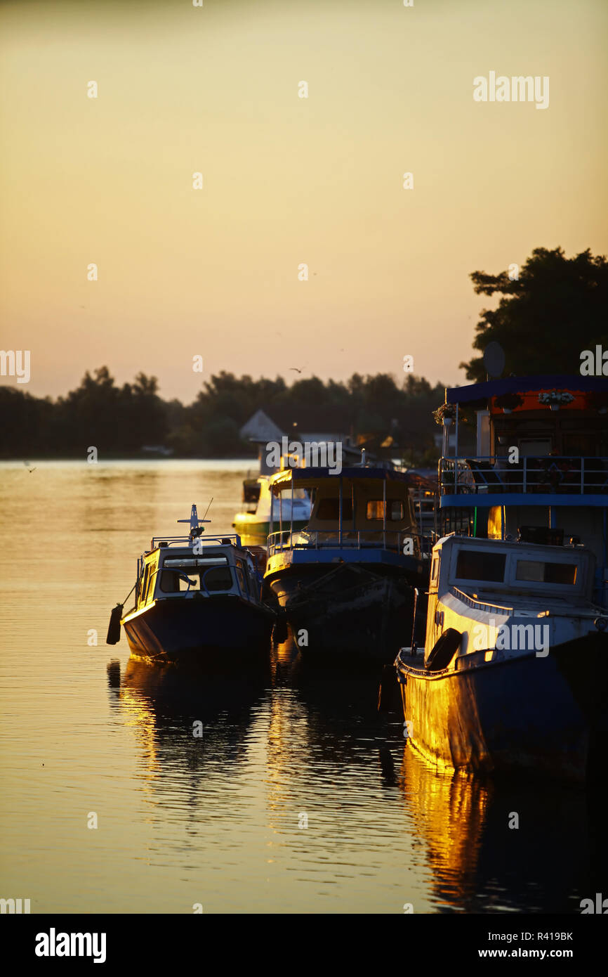 Ships with sunrise hi-res stock photography and images - Alamy