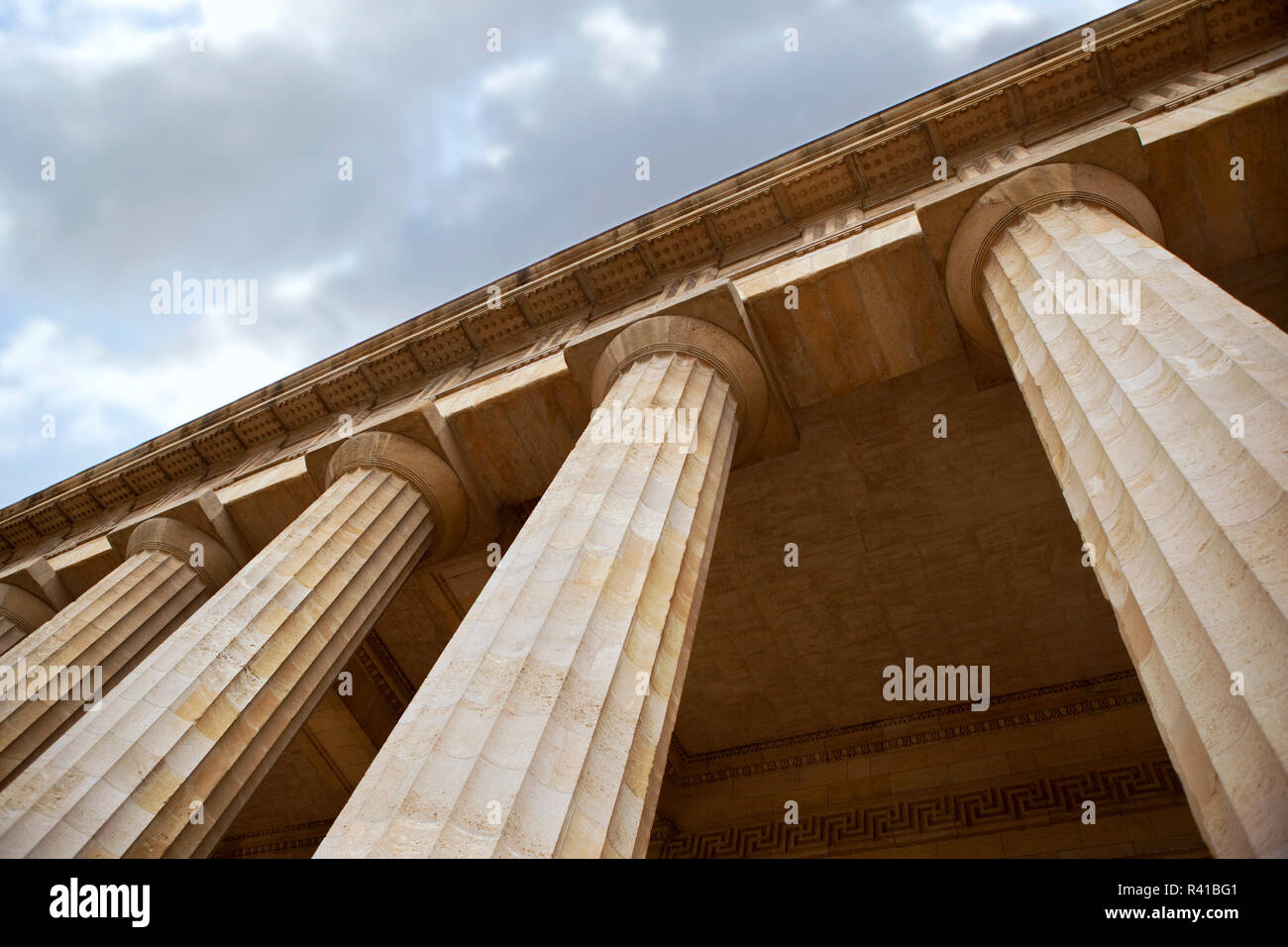 Court house tall columns hi-res stock photography and images - Alamy