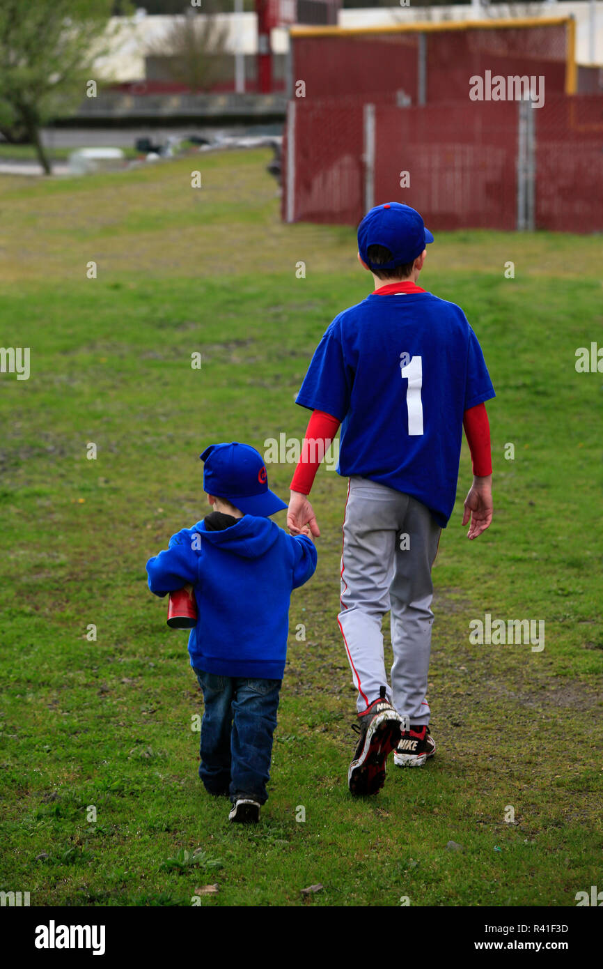 Big brothers little brother hi-res stock photography and images - Alamy