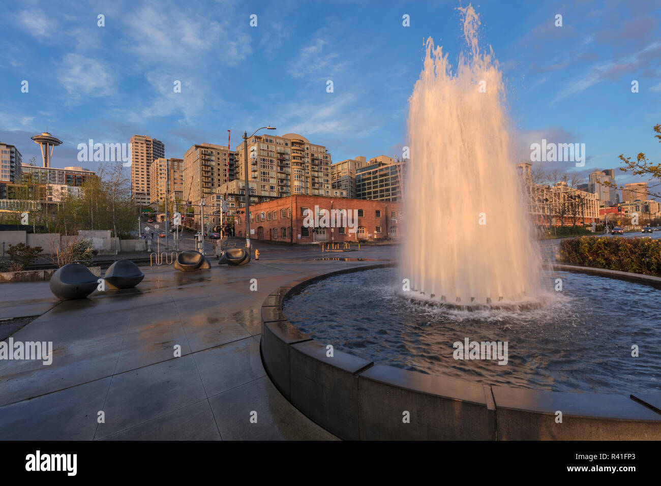 Olympic sculpture park washington hi-res stock photography and images ...
