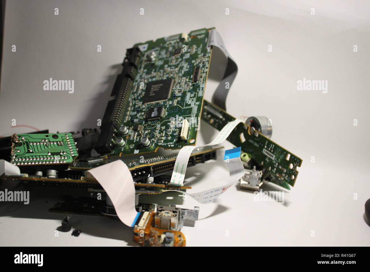 A pile of broken technology parts Stock Photo - Alamy