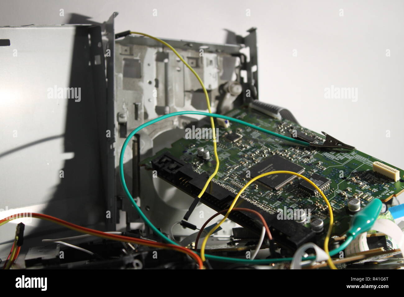 A pile of broken technology parts Stock Photo - Alamy