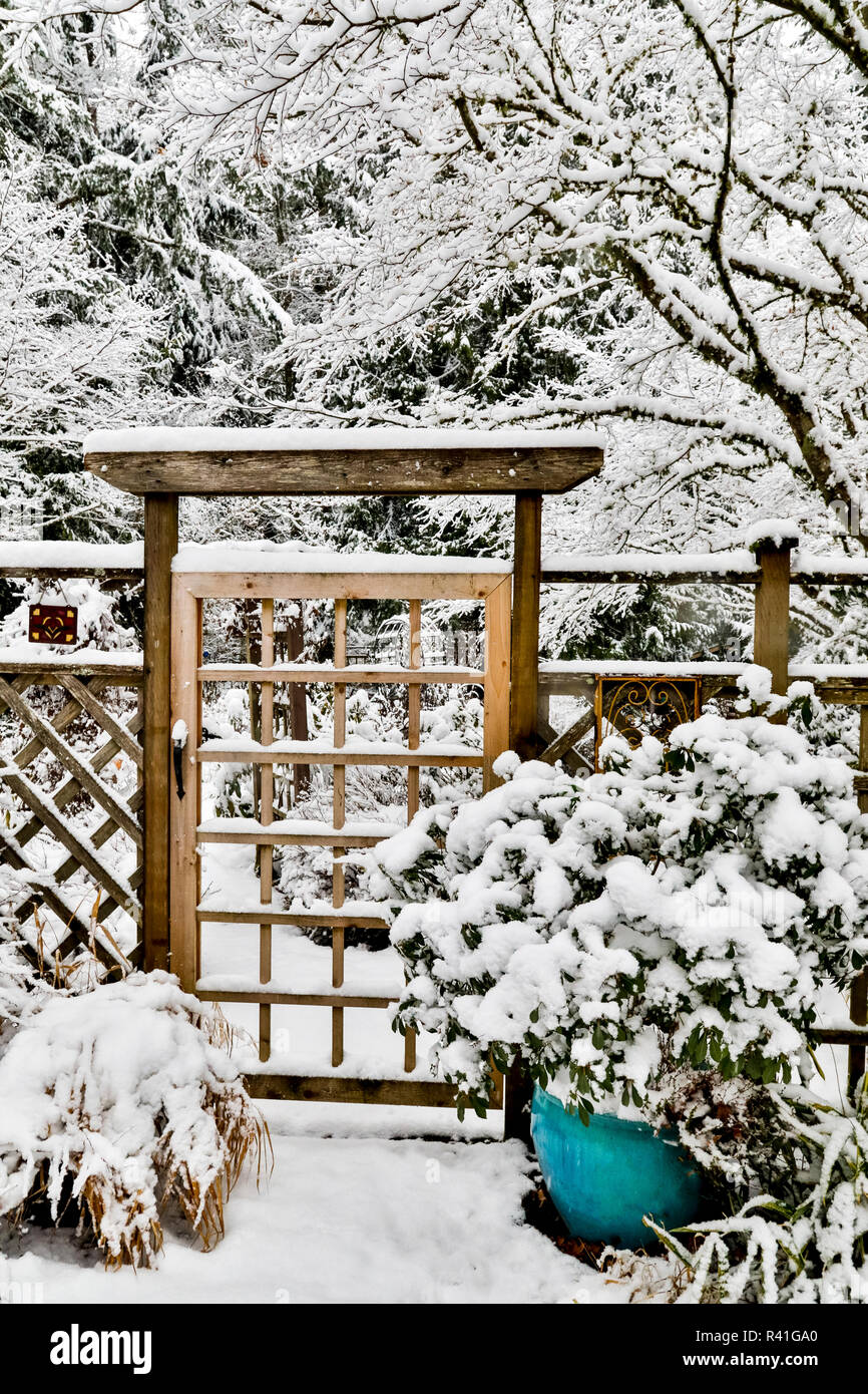 Fence and gate covered with snow Stock Photo - Alamy