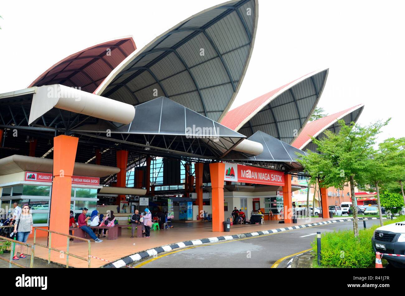 New Satok Weekend Wet Market for fresh fruit vegetables food Kuching ...